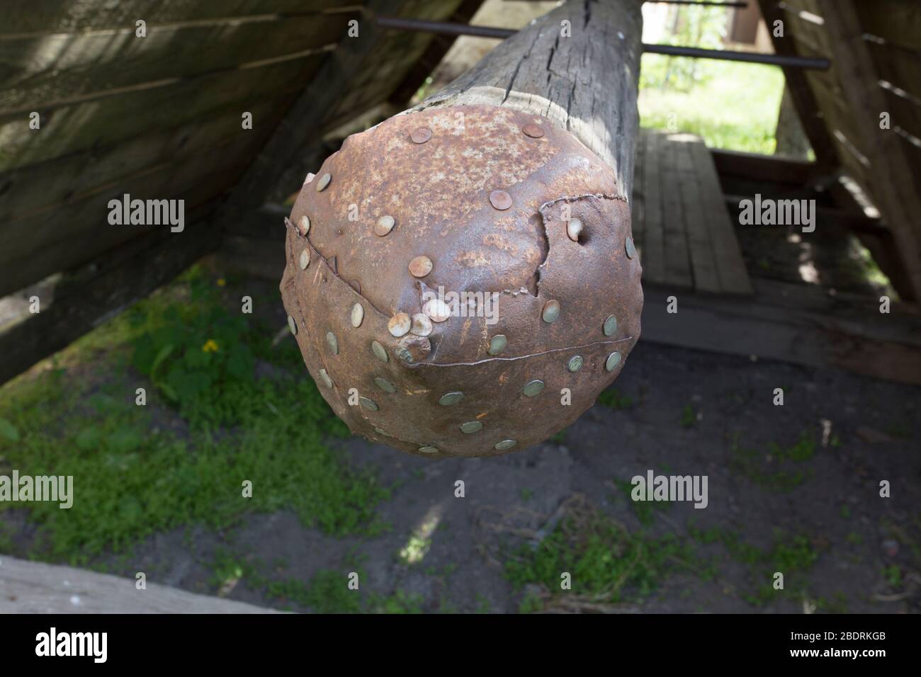 Medieval siege battering ram hi-res stock photography and images - Alamy