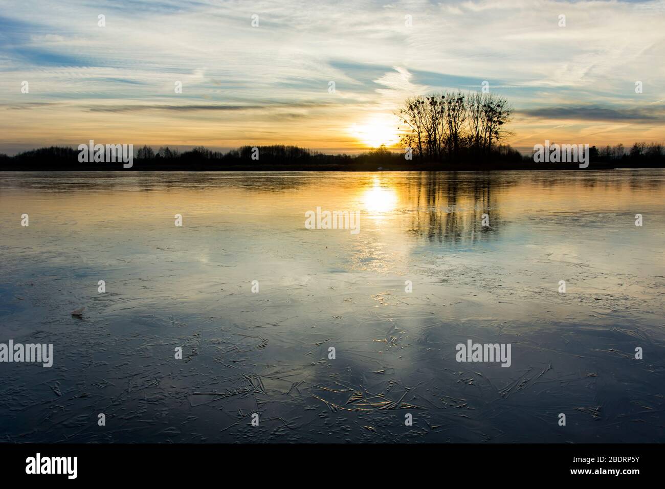 Winter sunset frozen river hi-res stock photography and images - Alamy