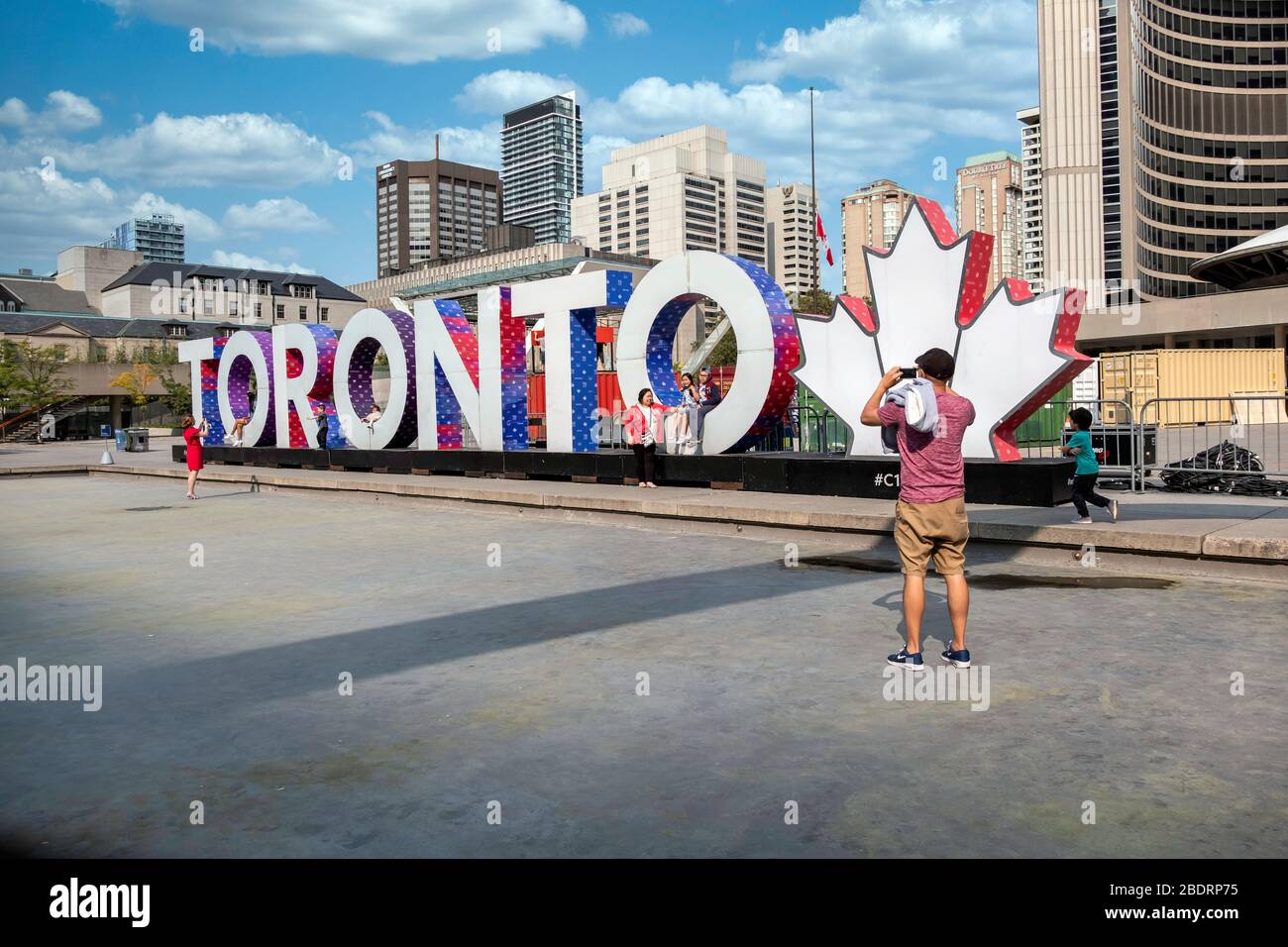 Toronto skyline vector hi-res stock photography and images - Alamy