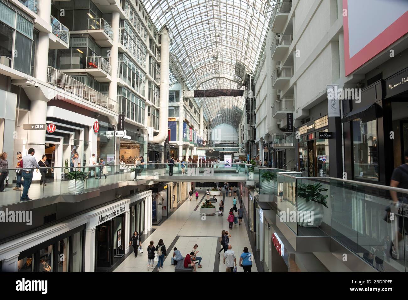 Blurred photo shopping mall hi-res stock photography and images - Alamy
