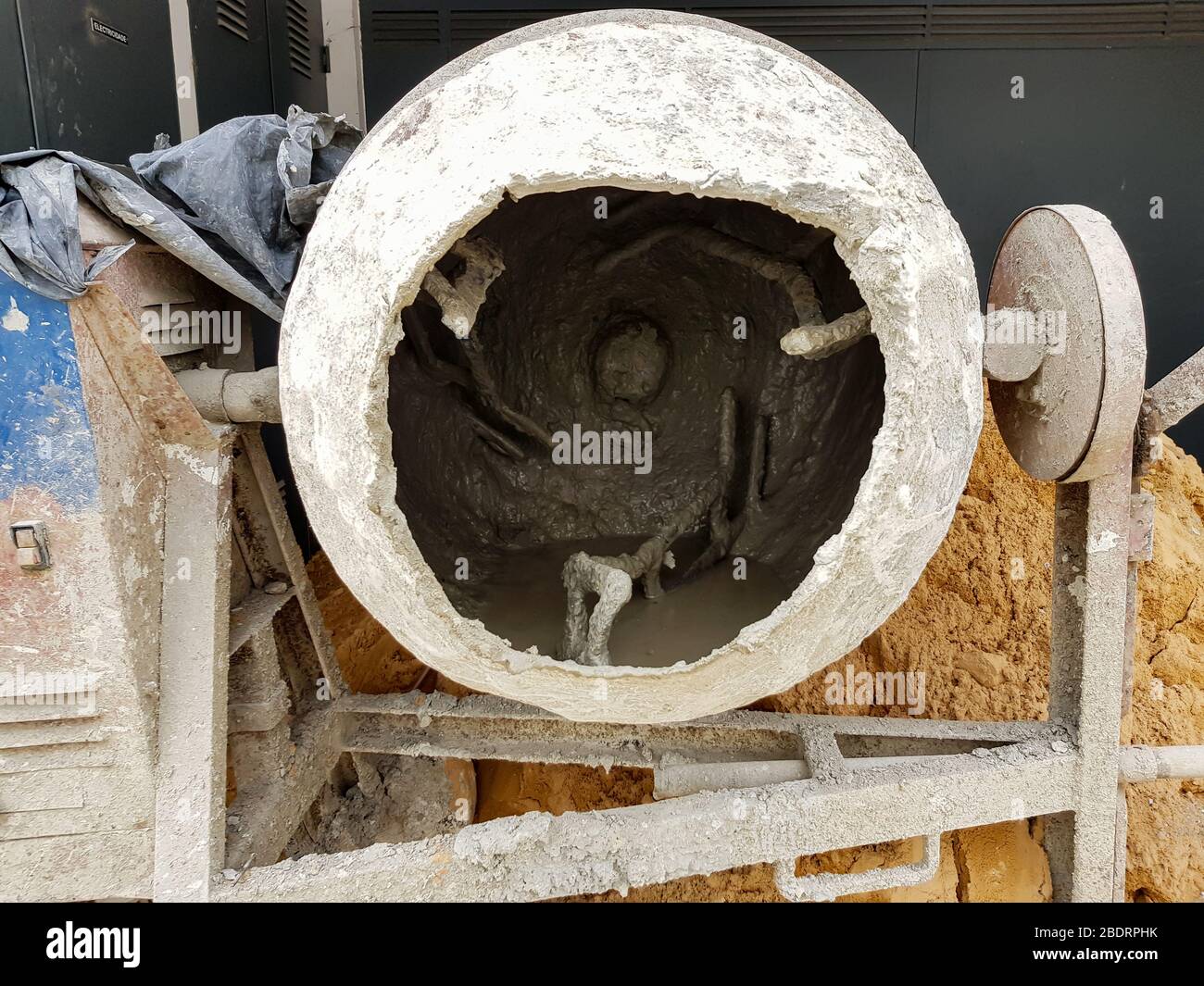 Concrete mixer with cement at a construction site Stock Photo - Alamy