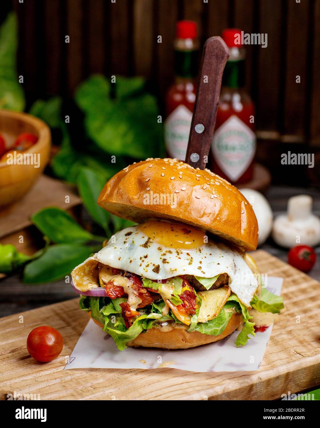 Burger egg ham onion hi-res stock photography and images - Alamy
