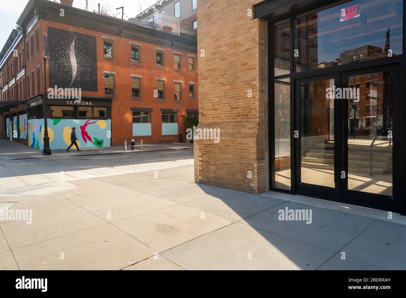 Shuttered storefronts hi-res stock photography and images - Alamy