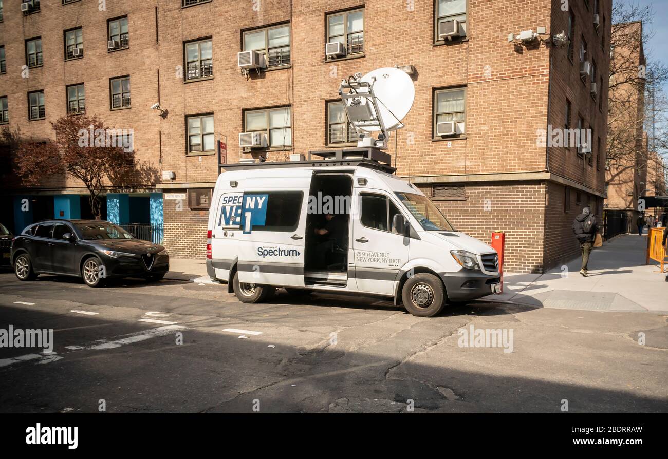 News van television hi-res stock photography and images - Alamy