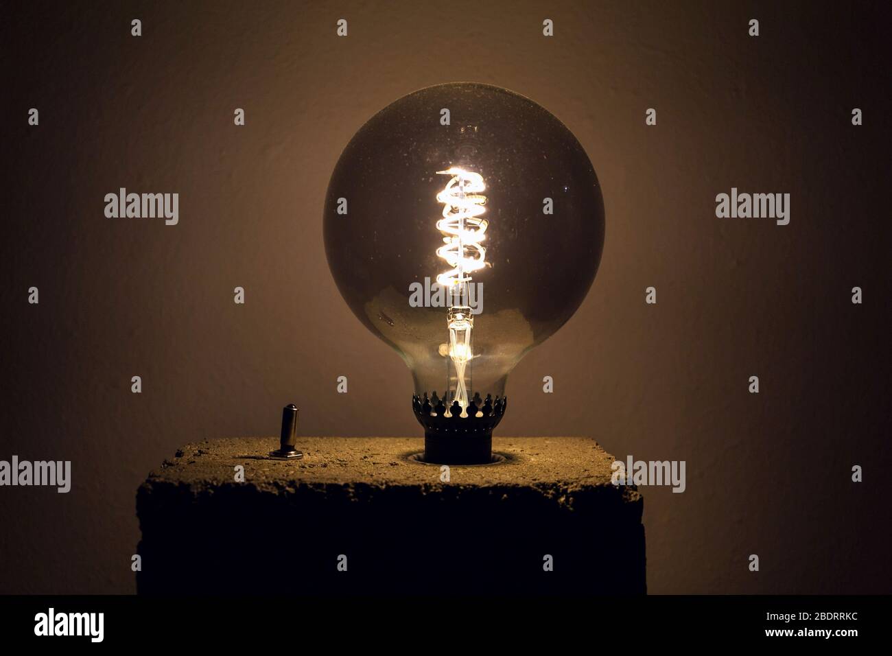 Shining bulb hi-res stock photography and images - Alamy