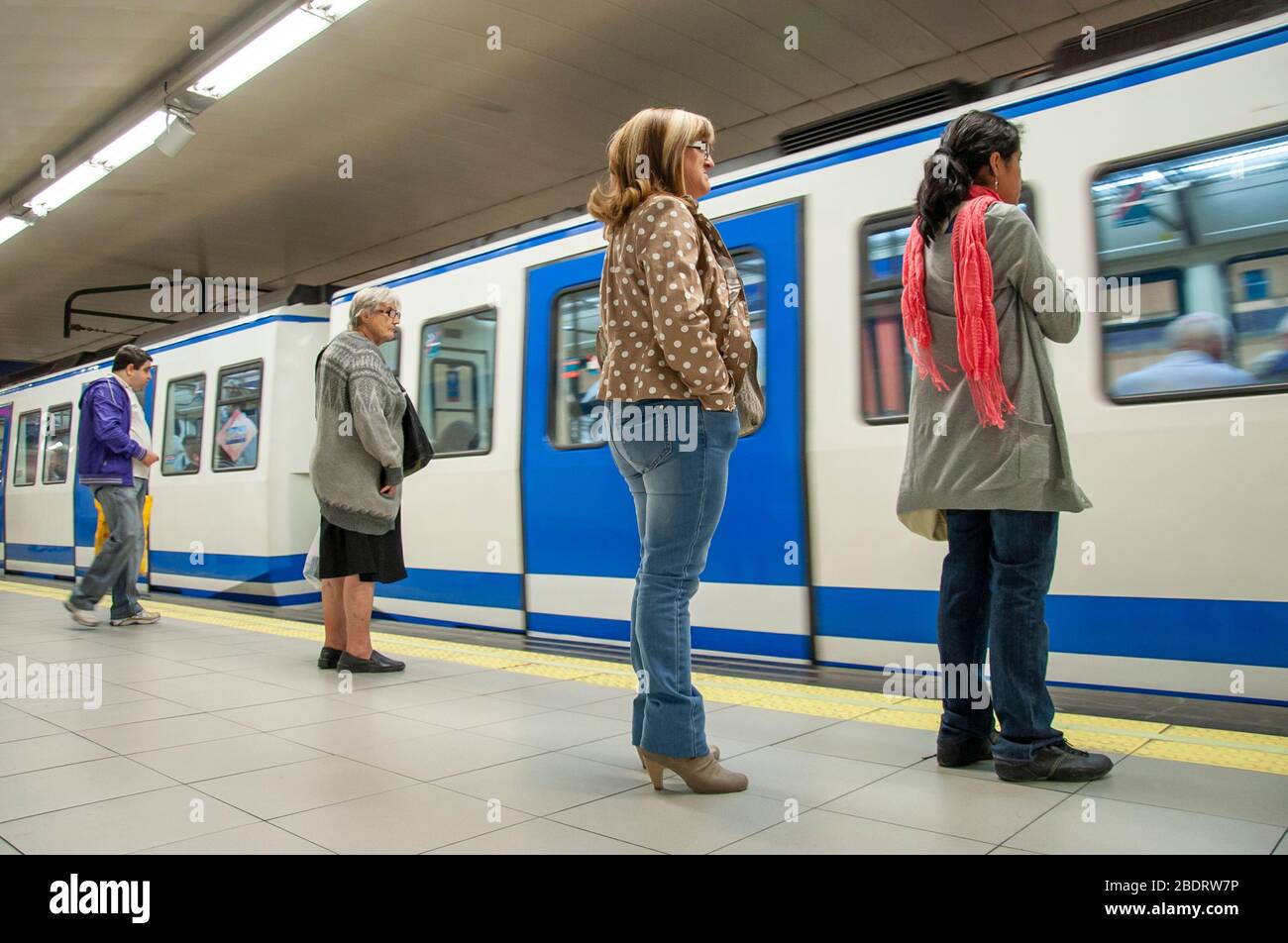 Suburban train metro madrid spain hi-res stock photography and images ...