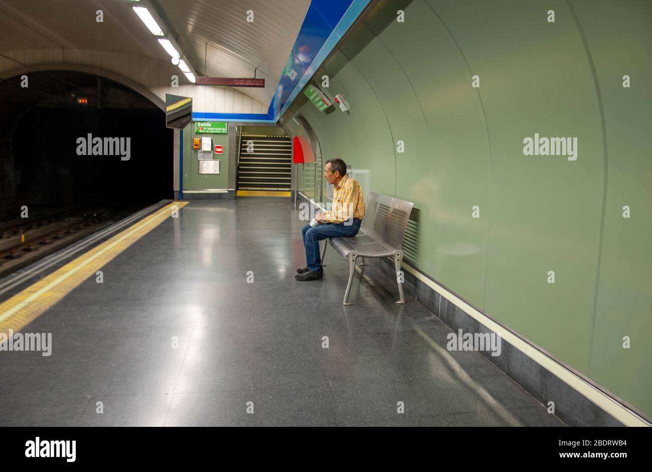 Subway platform sofia hi-res stock photography and images - Alamy