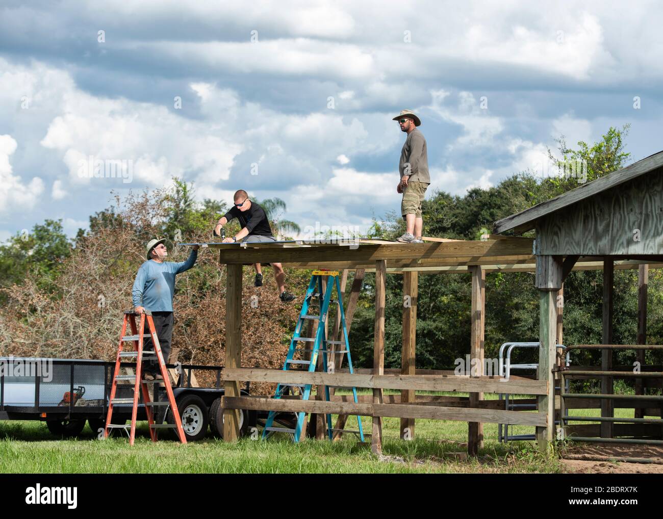 Pole barn hi-res stock photography and images - Alamy