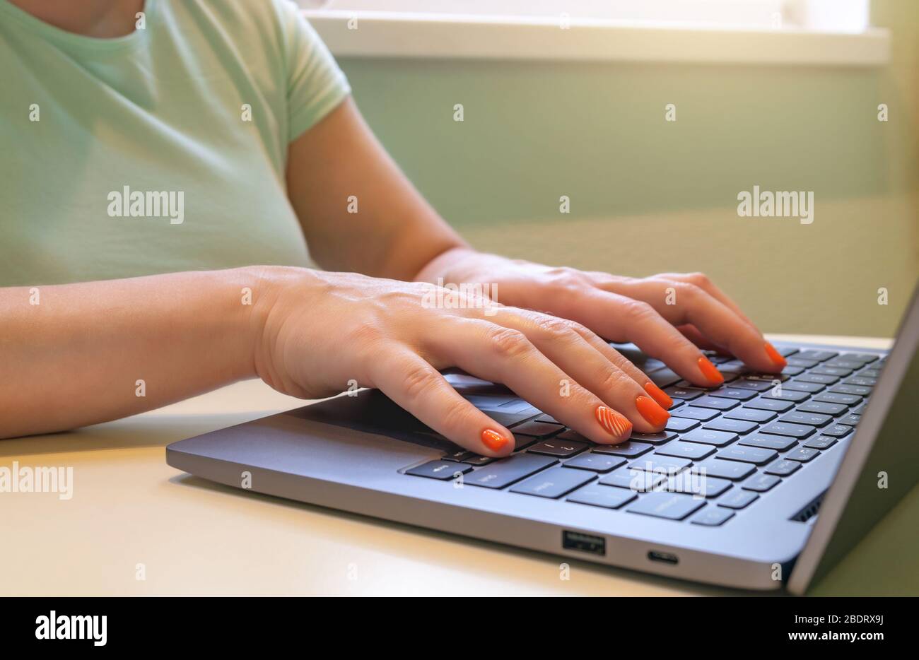 Typing notebook hi-res stock photography and images - Alamy