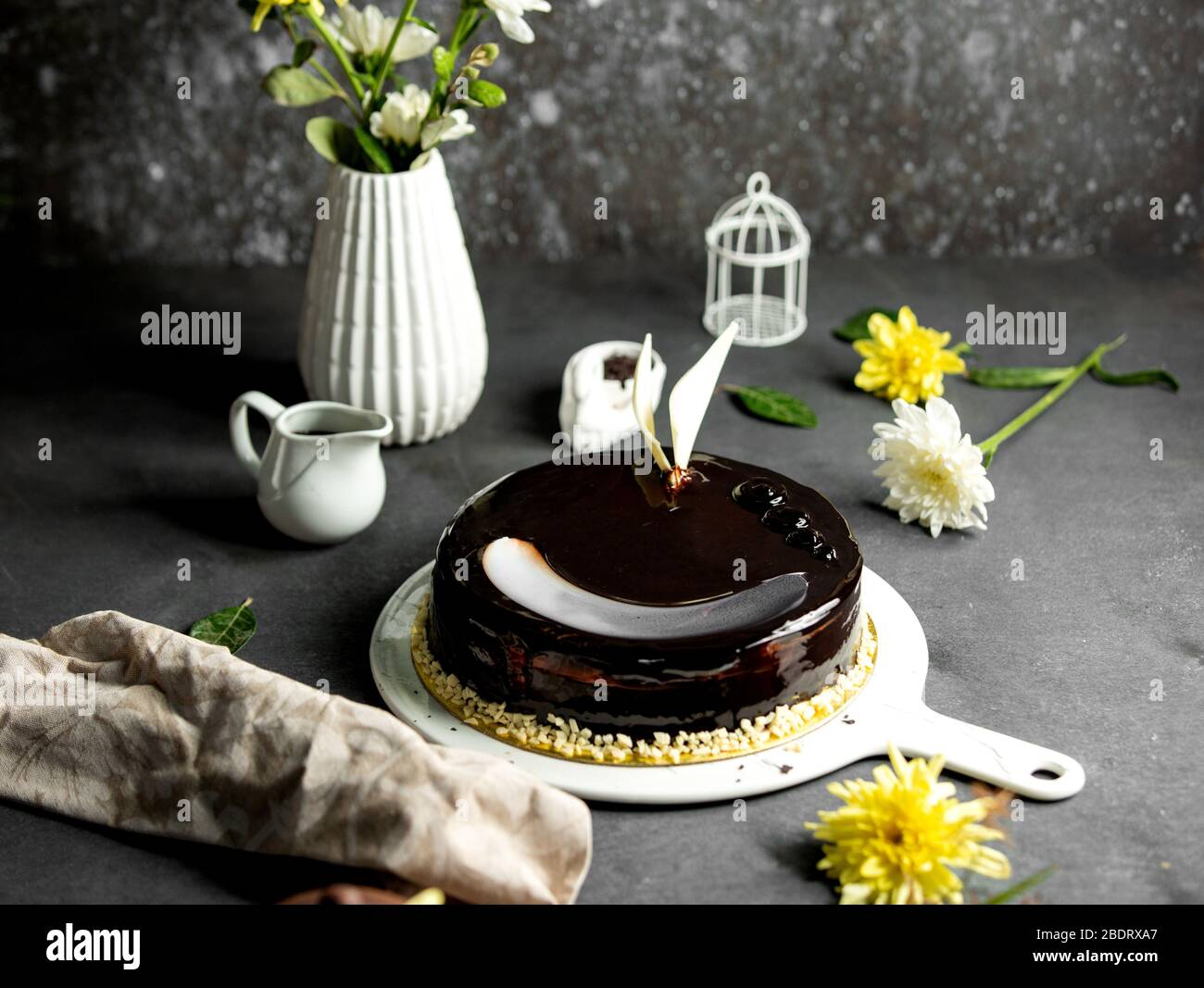 round chocolate cake decorated with white chocolate Stock Photo - Alamy