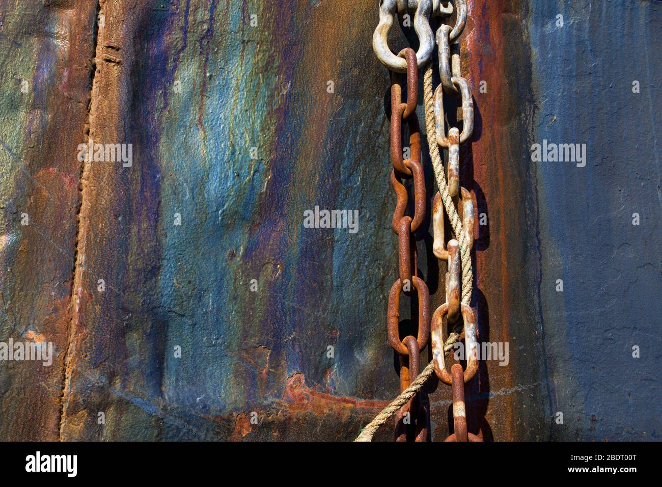 Exterior rusty chains High Resolution Stock Photography and Images - Alamy