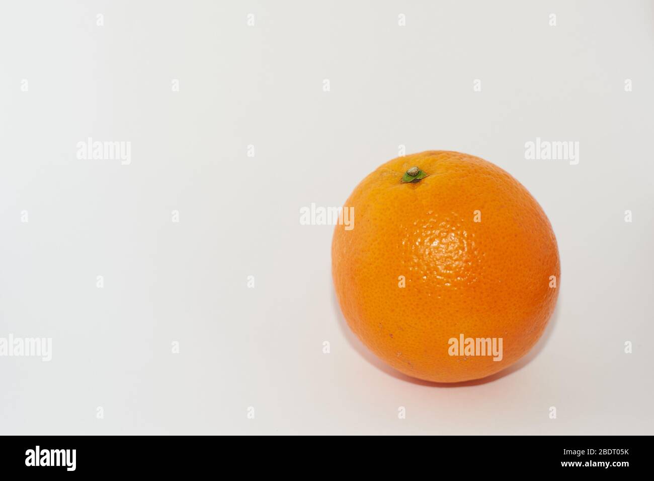 Orange ready to make a healthy orange sumo or to eat it fresh and juicy ...