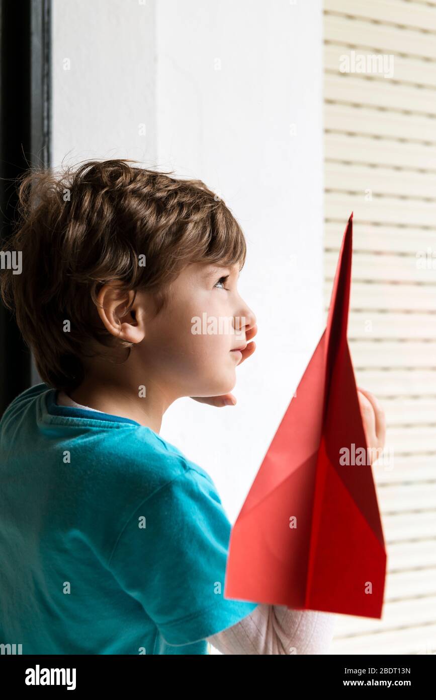 Child looking through the window hi-res stock photography and images ...