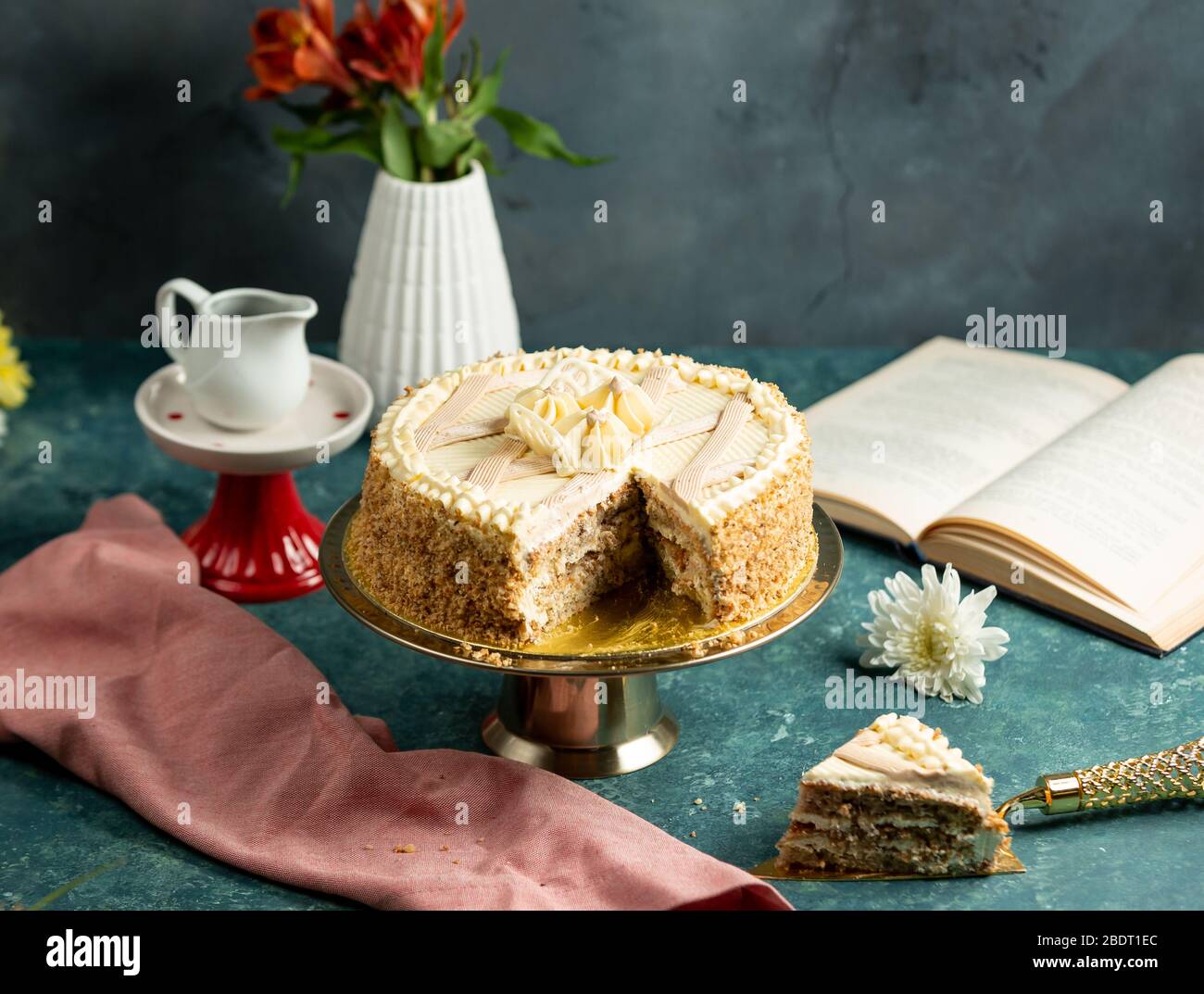 azerbaijani absheron cake and its slice Stock Photo - Alamy