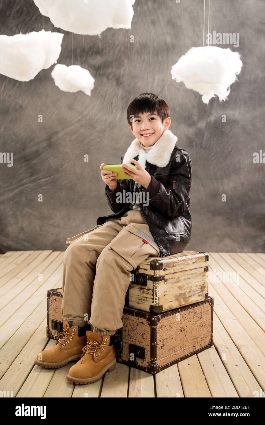 Boy sat down hi-res stock photography and images - Alamy