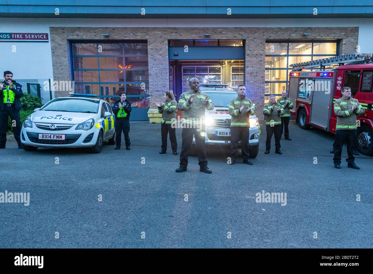 Nhs clapping 2020 hi-res stock photography and images - Alamy