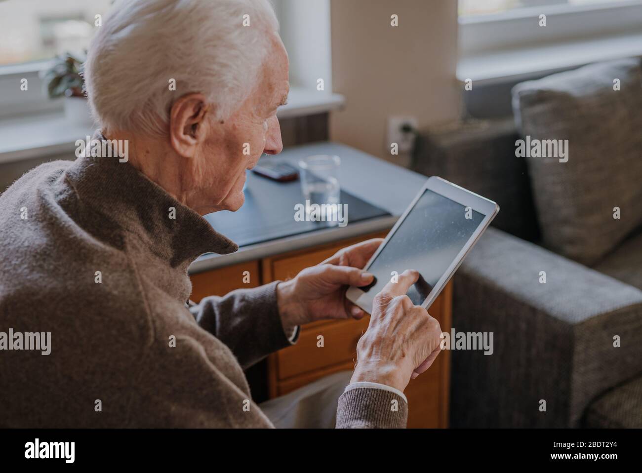 Old man tablet hi-res stock photography and images - Alamy