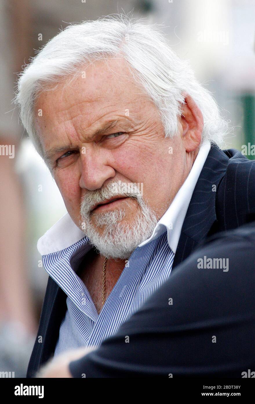 Bernie Parent filming "It's Always Sunny In Philadelphia" on location ...