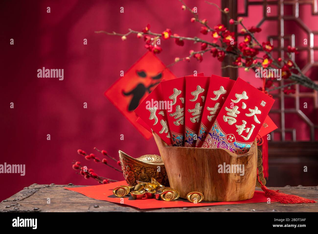 Red and gold ingot Stock Photo - Alamy