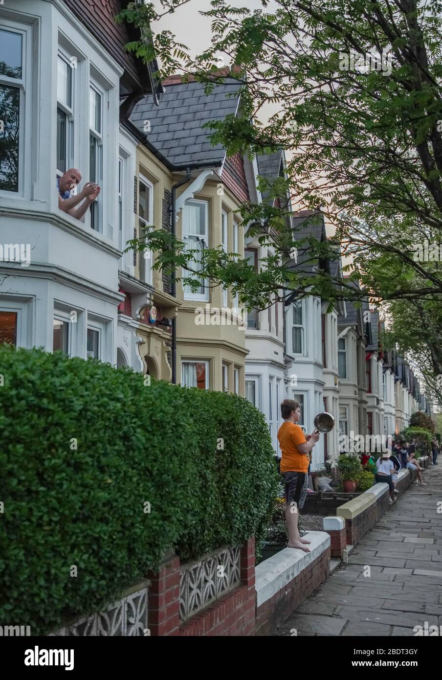 Cardiff, Wales, UK. 9th April 2020. Residents of Cardiff join third UK ...