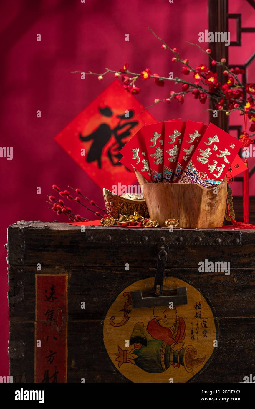 Red and gold ingot Stock Photo - Alamy