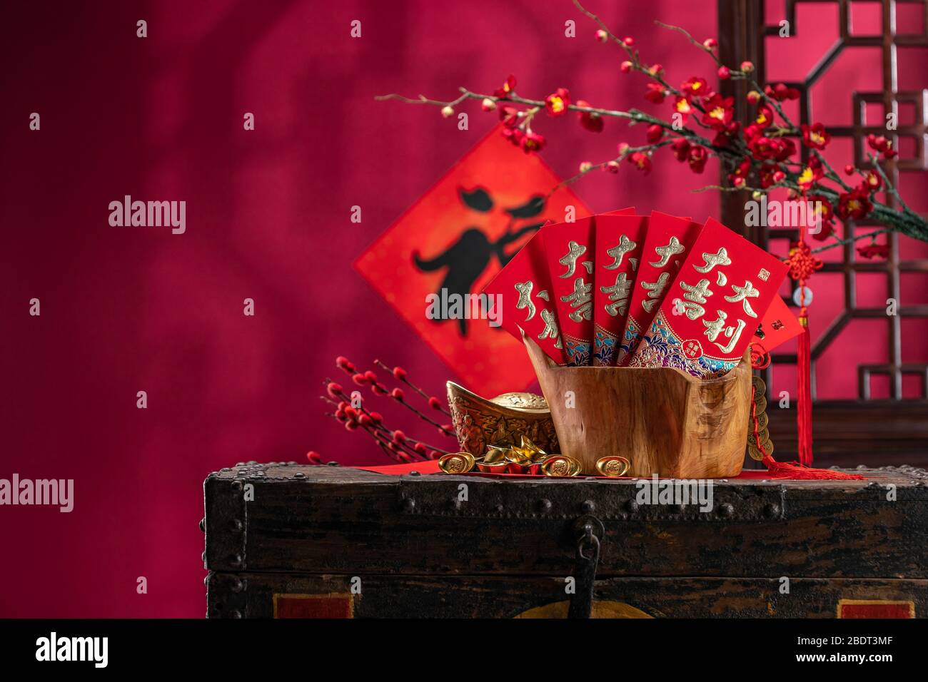 Red and gold ingot Stock Photo - Alamy