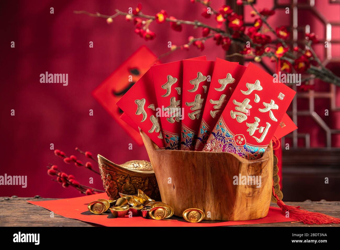 Red and gold ingot Stock Photo - Alamy