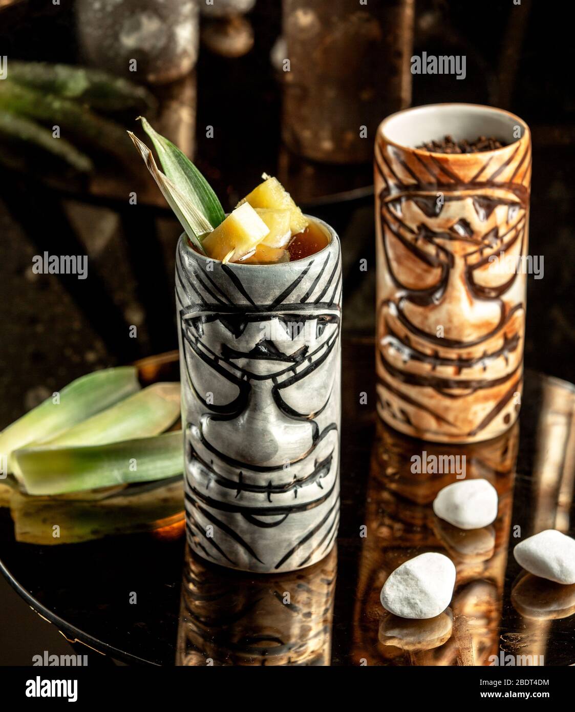 Aztec style hi-res stock photography and images - Alamy