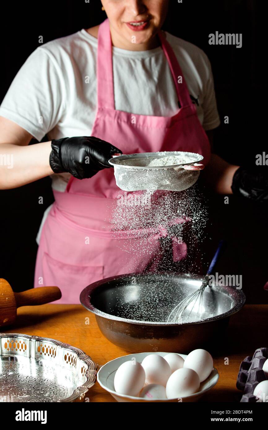 woman sieve flower into bowl for making cake Stock Photo - Alamy