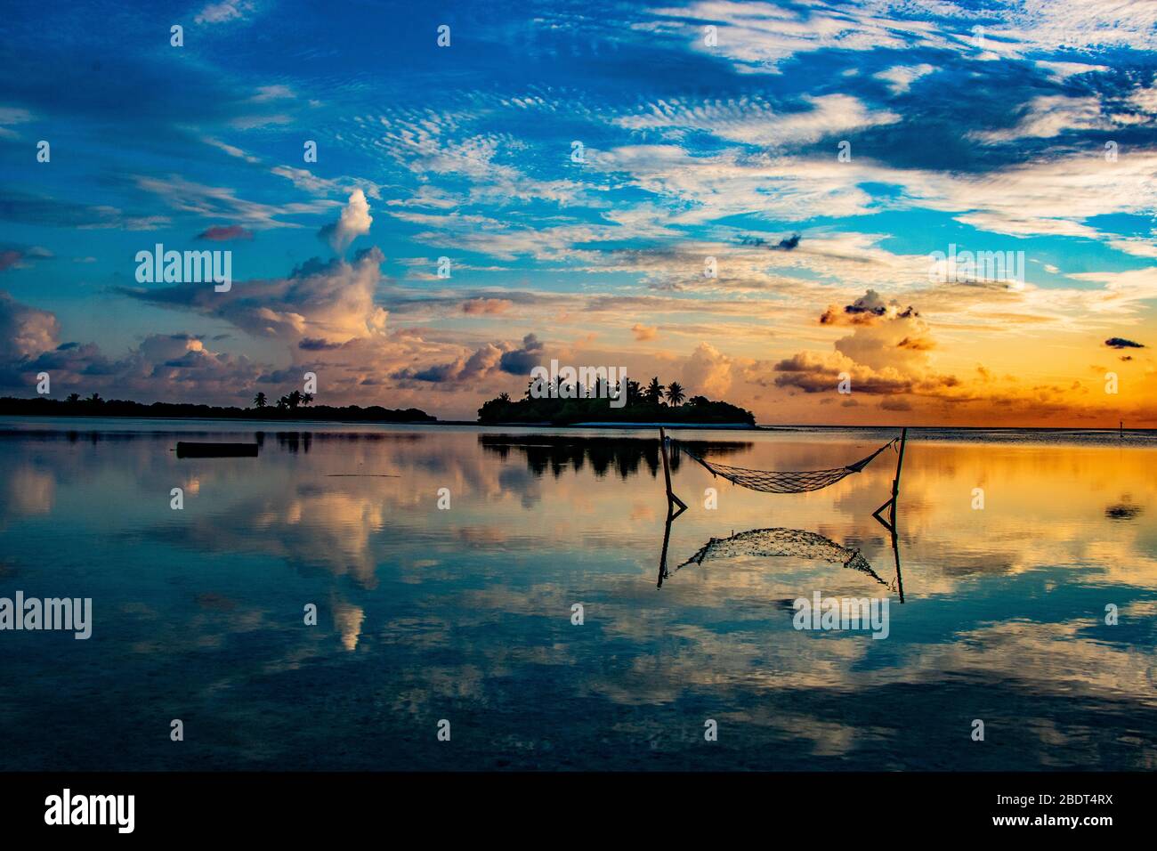 Maldives, Addu City. SUNSET view from the Beautiful Beach of Wavesound ...