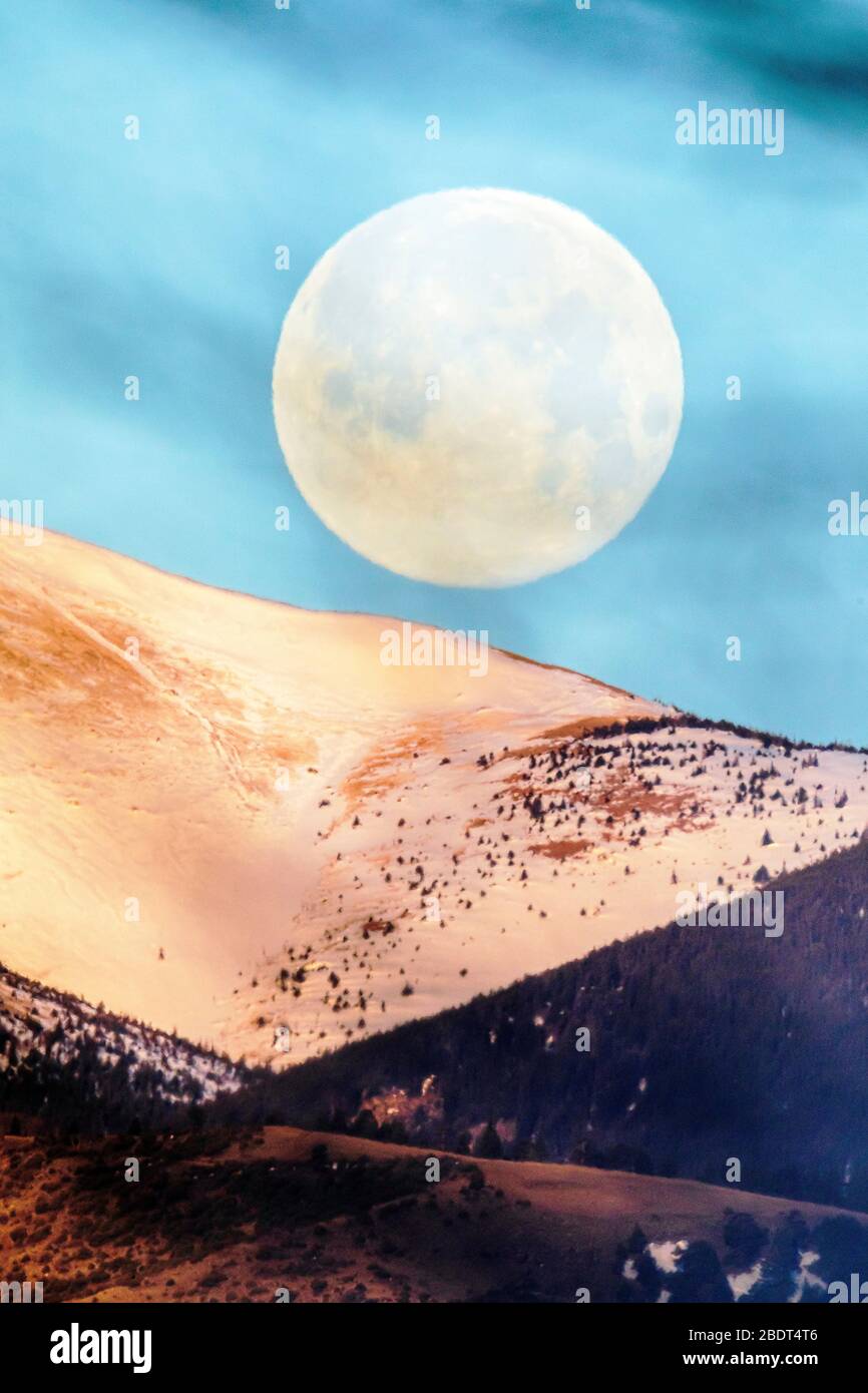 Supermoon hi-res stock photography and images - Alamy