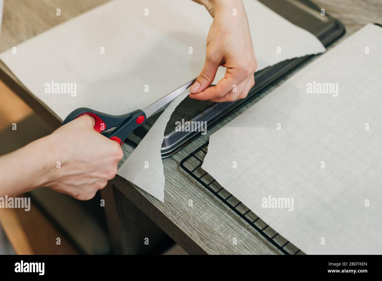 Fingers paper clip paper hi-res stock photography and images - Alamy