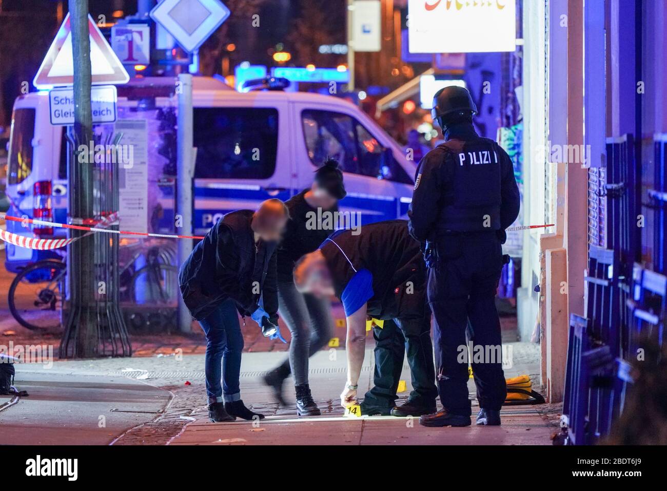 09 April 2020, Saxony, Leipzig: Forensics is securing leads at the ...