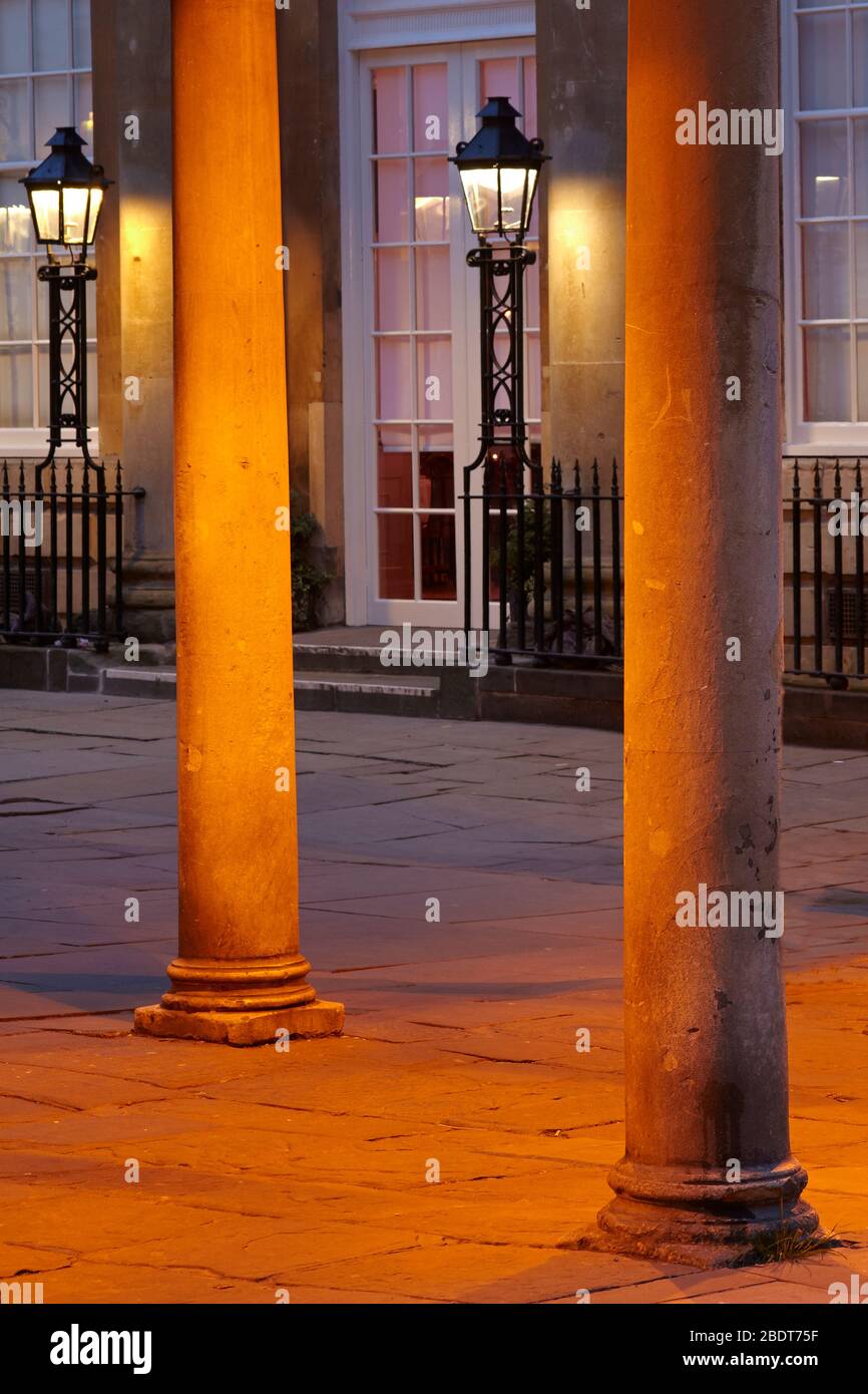 Illuminated columns and street lights outside Bath Pump rooms in Bath ...