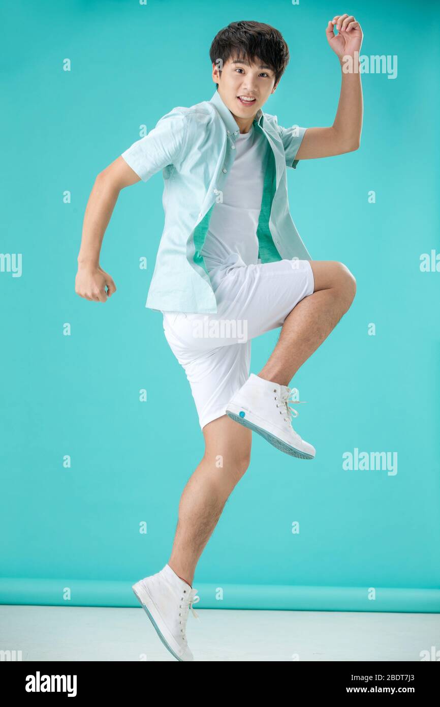 Men aloft hi-res stock photography and images - Alamy