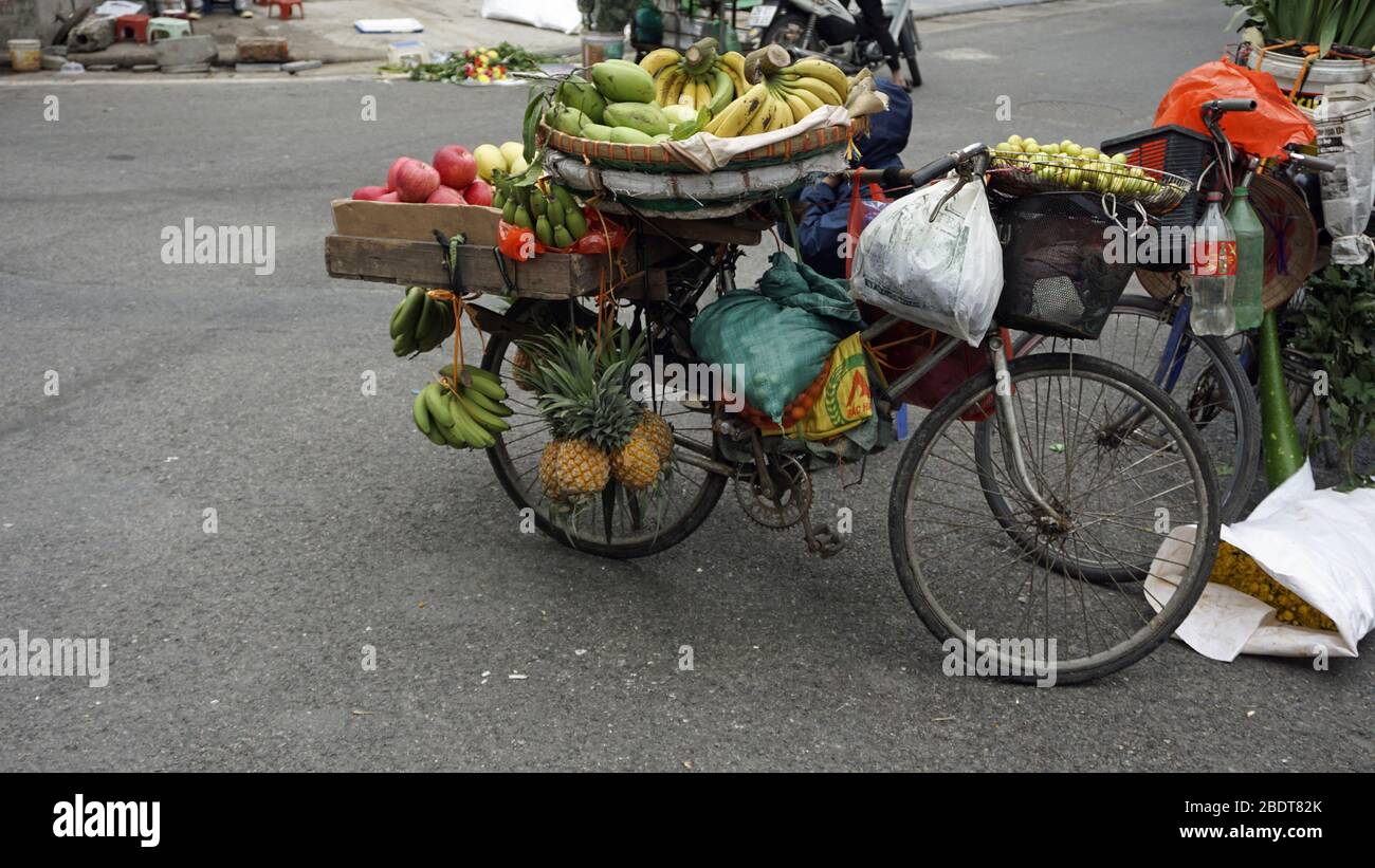 street market scene in hanoi in vietnam Stock Photo - Alamy