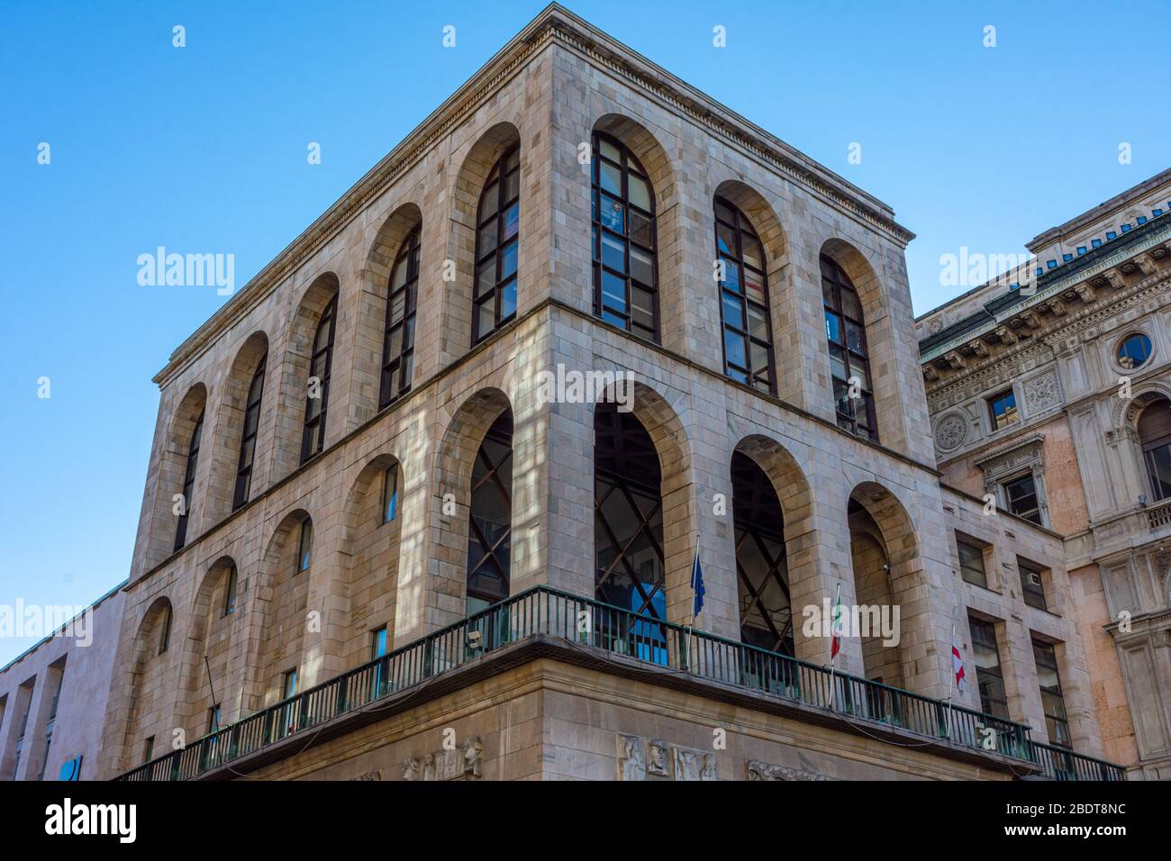 Milan Buildings And People High Resolution Stock Photography and Images ...