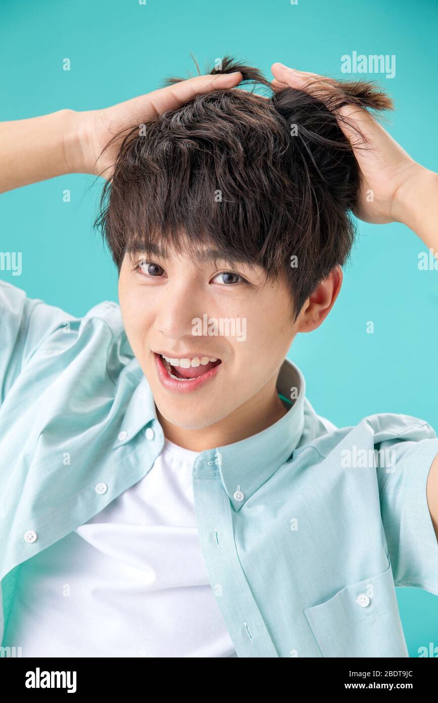 Touch the hair of young men Stock Photo - Alamy