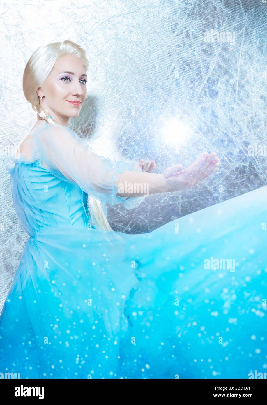 Elsa frozen costume hi-res stock photography and images - Alamy
