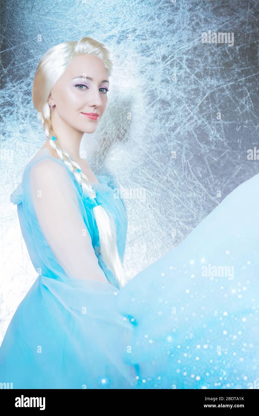 Disney princess elsa cartoon hi-res stock photography and images - Alamy