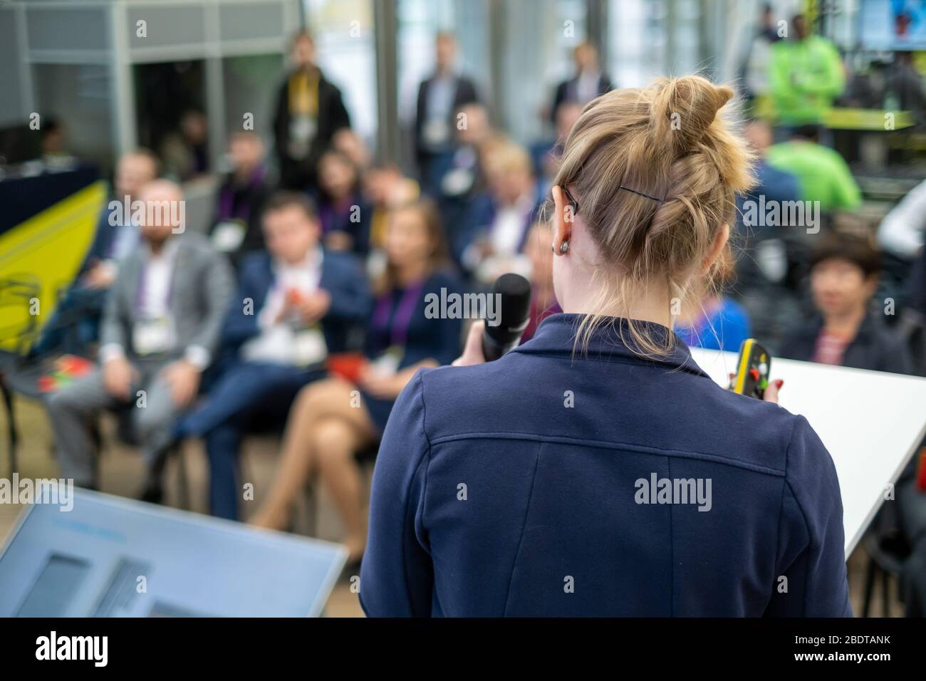 Startup girl leader speaks at the pitch session Stock Photo - Alamy