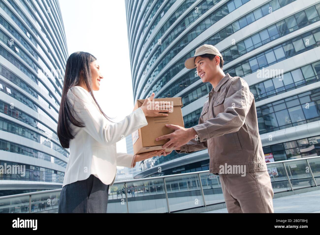 Delivery reliability hi-res stock photography and images - Alamy