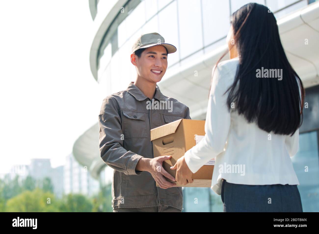 Delivery effort hi-res stock photography and images - Alamy