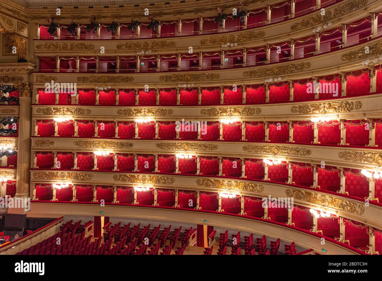 La scala milan interior hi-res stock photography and images - Alamy