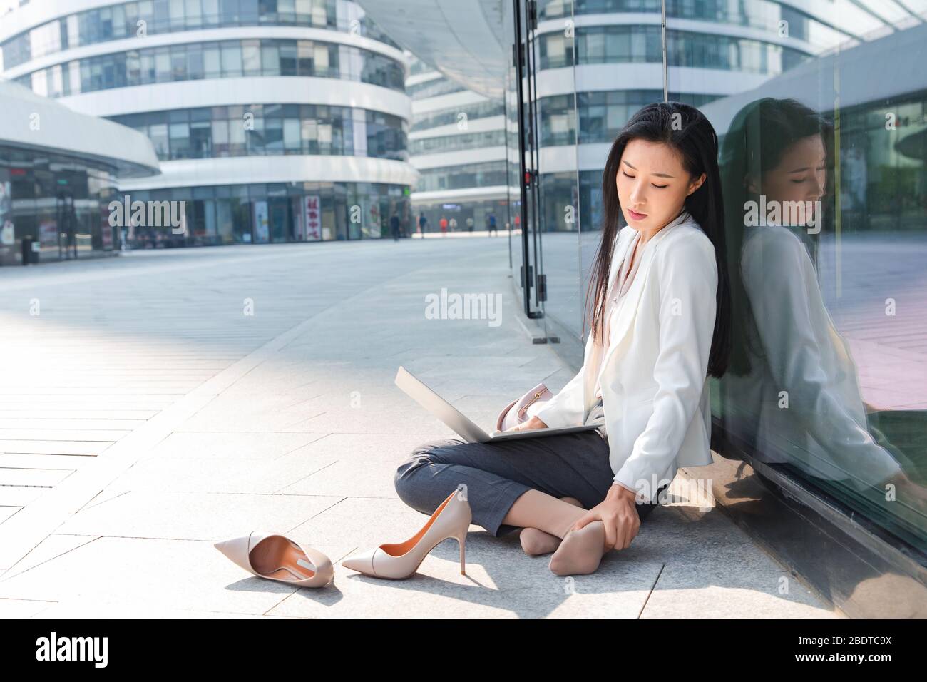 Asian businesswoman on ground hi-res stock photography and images - Alamy