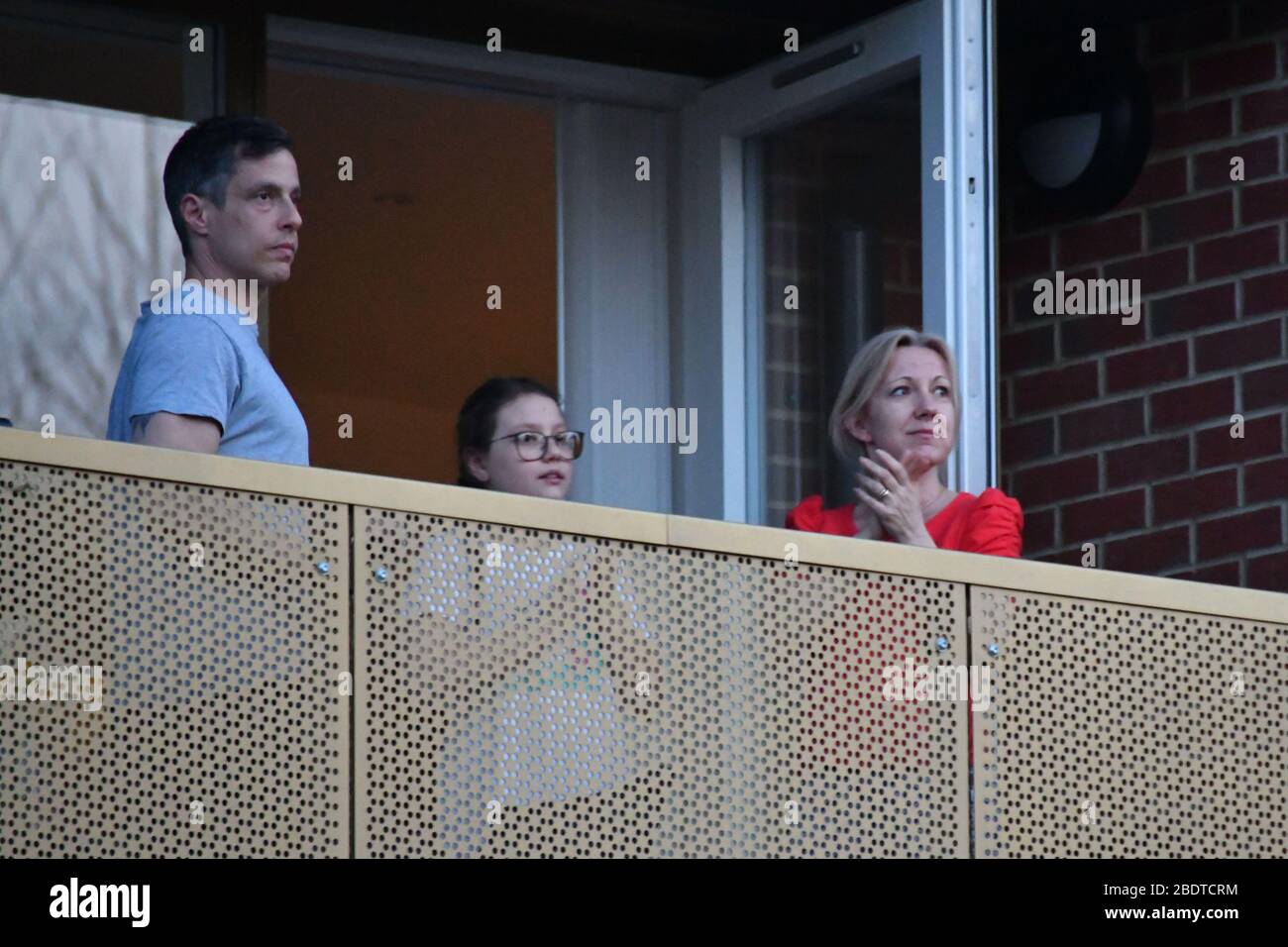 Erith, Kent, UK. 9th Apr, 2020. People in open windows and on balconies ...