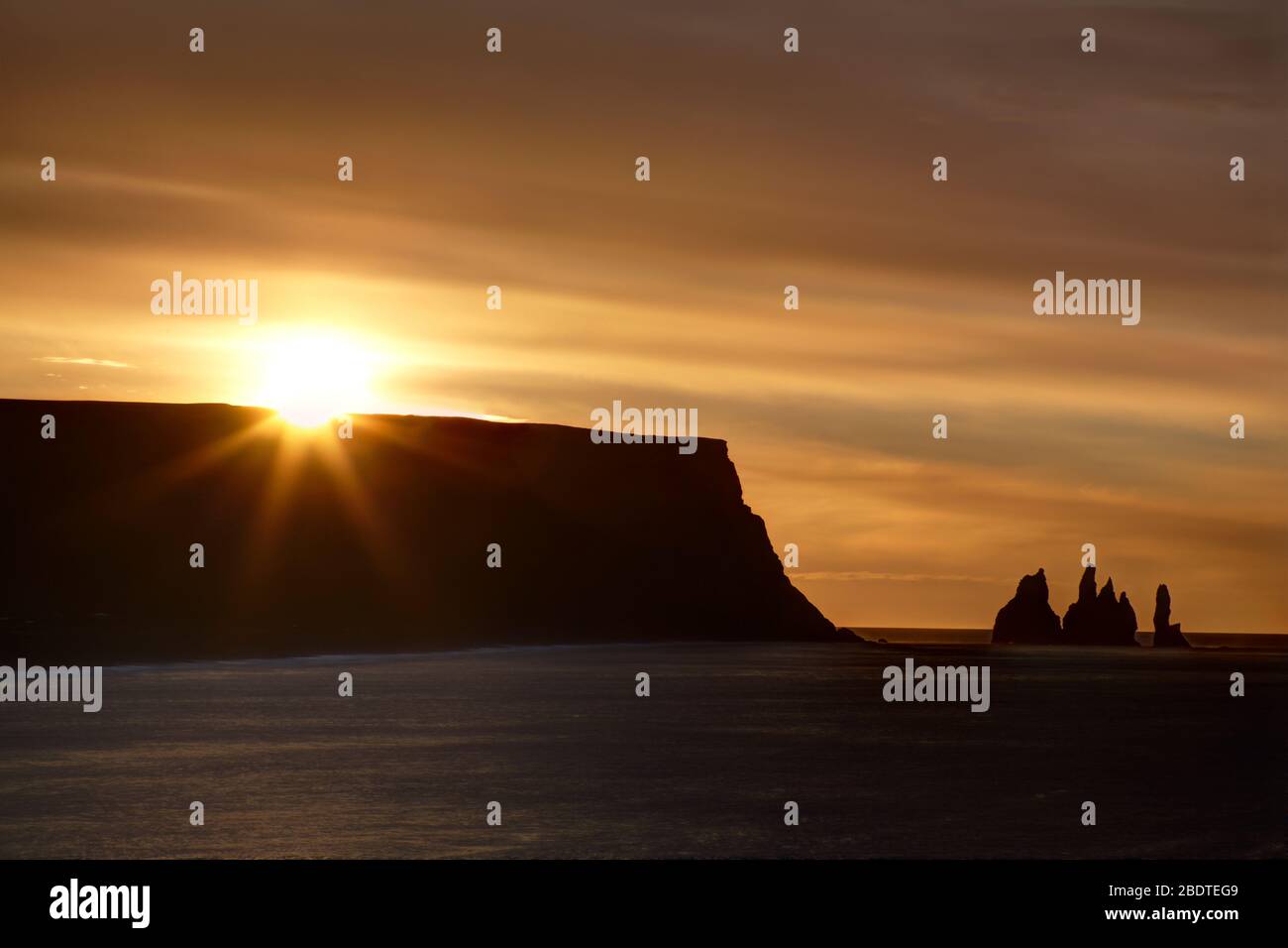 Coastal sea stacks at Reynisdrangar on the Vik coast in South Iceland ...