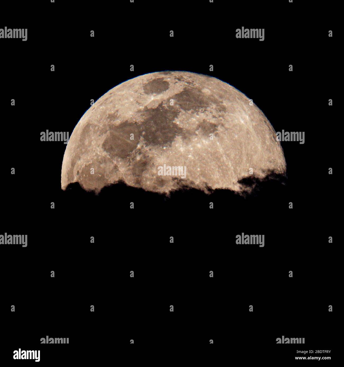 Supermoon rise hi-res stock photography and images - Alamy