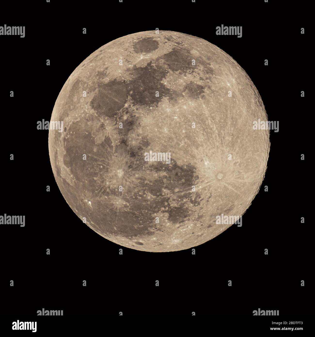 Supermoon rise hi-res stock photography and images - Alamy