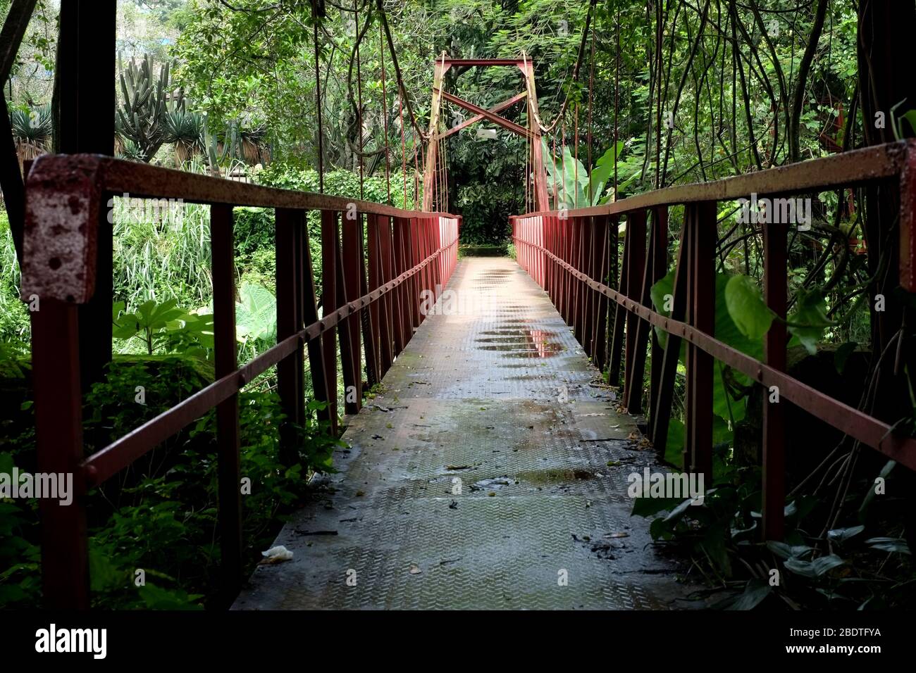 Empty bridge hi-res stock photography and images - Alamy